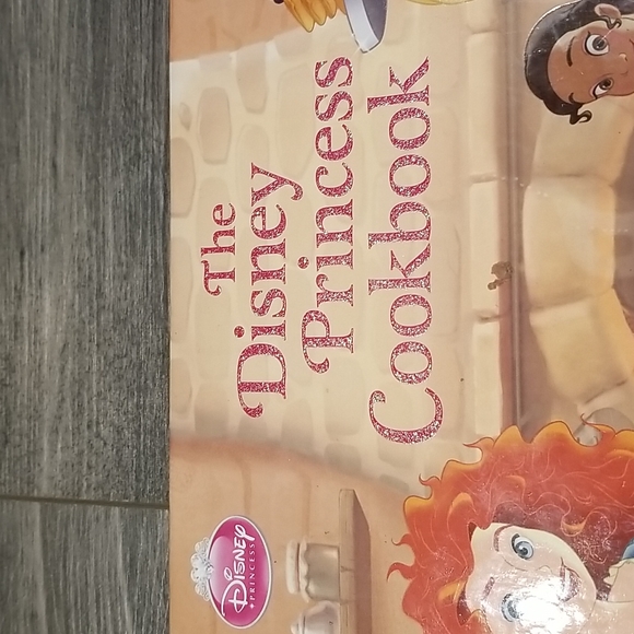 Disney | Kitchen | 23 The Disney Princess Cookbook 50 Delicious Recipes ...